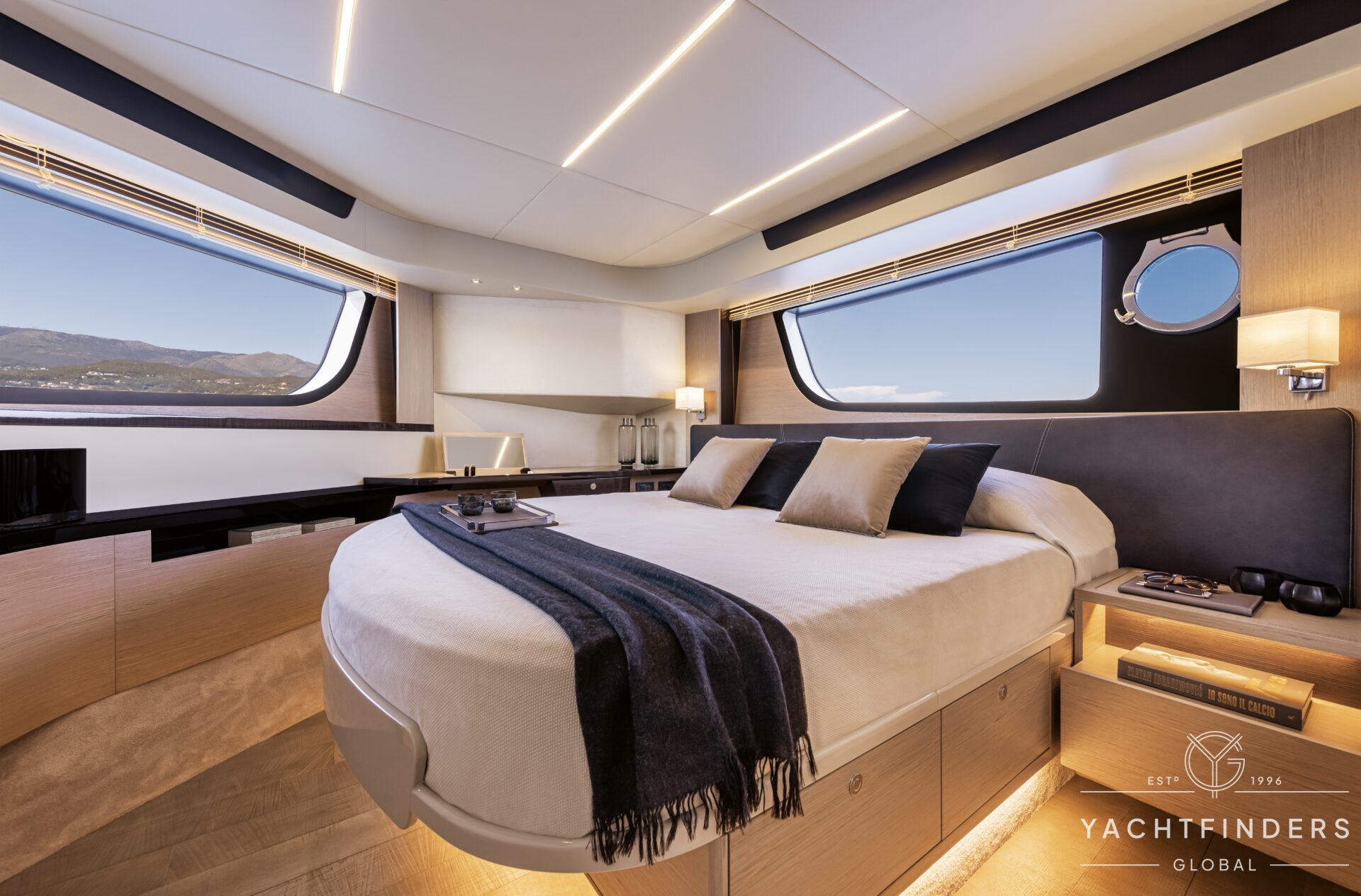 Absolute 48 Coupe ‘best in show.’ - Yachtfinders Global Ltd